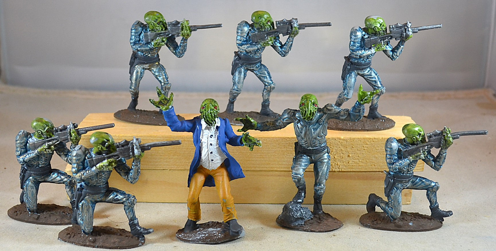 LOD Another Plan from Outer Space 2 The Doomed - Painted Aliens ...