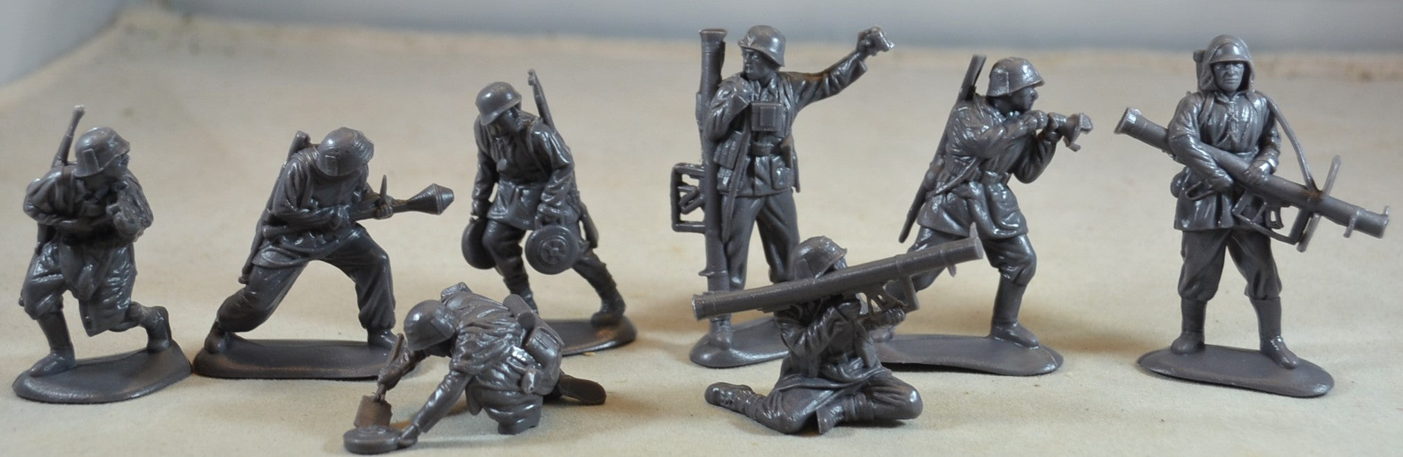Mars WWII German Anti-Tank Team Dark Gray 32041 – MicShaun's Closet