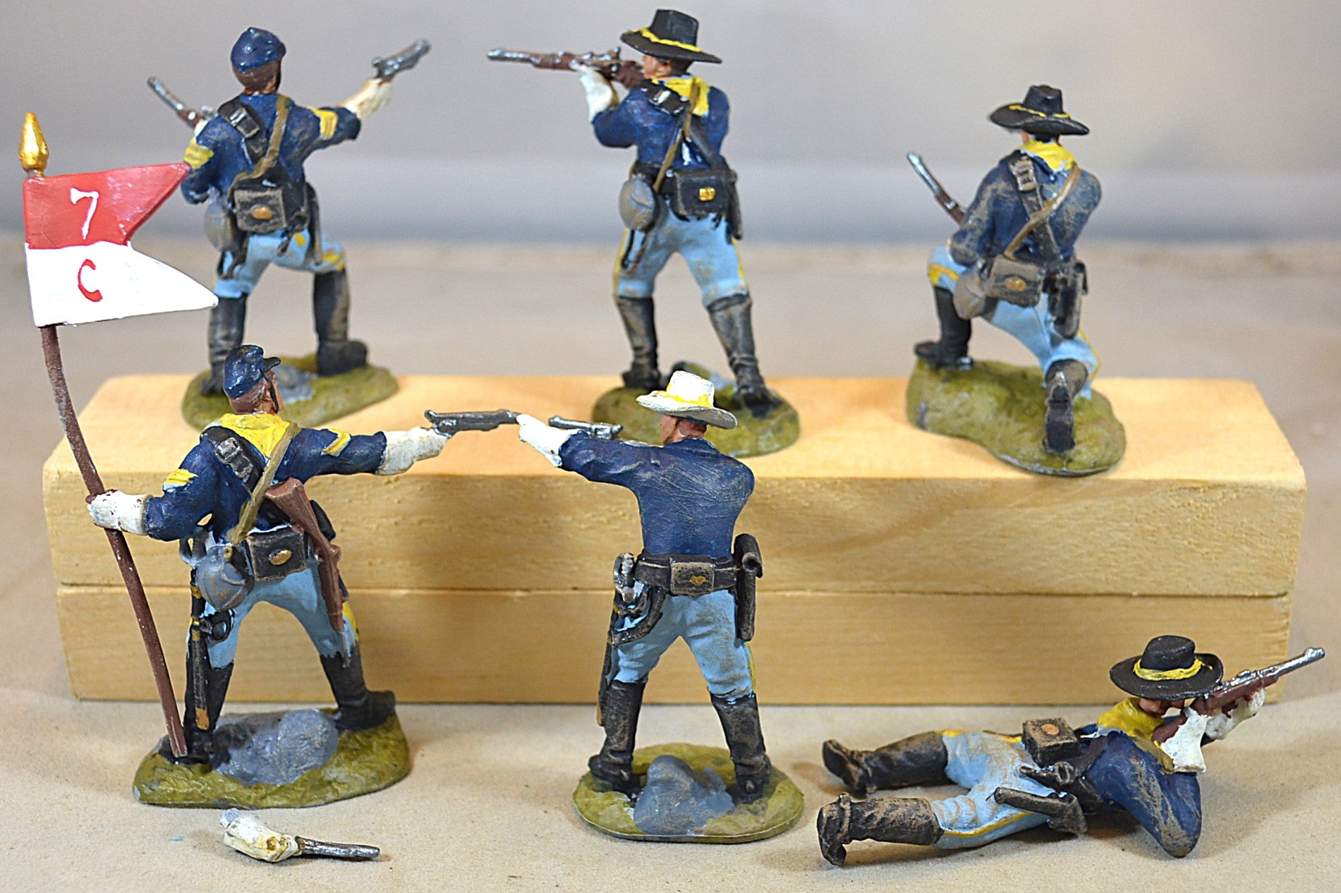 Paragon Painted US Cavalry Soldiers Set 2 6 Piece Set with Flag Lot 2 ...