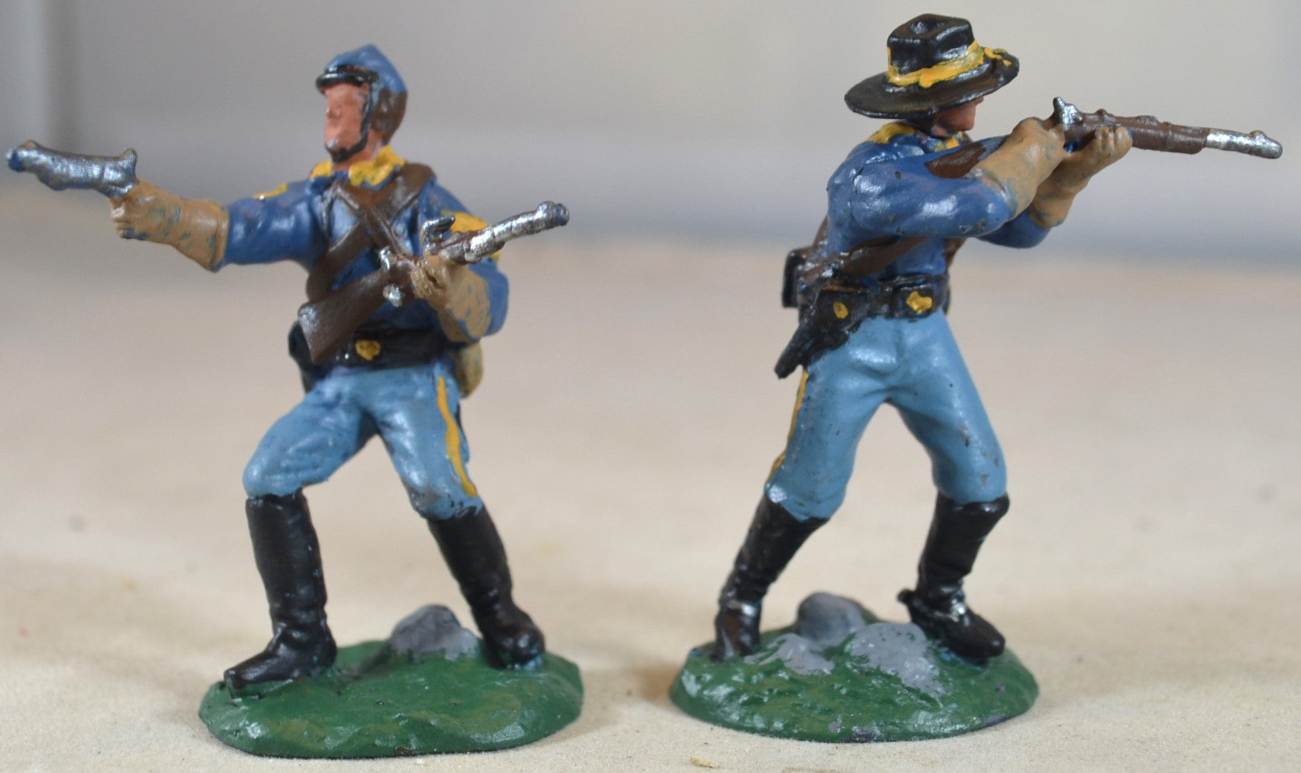 Paragon Painted US Cavalry Soldiers Set 2 6 Piece Set with Flag ...