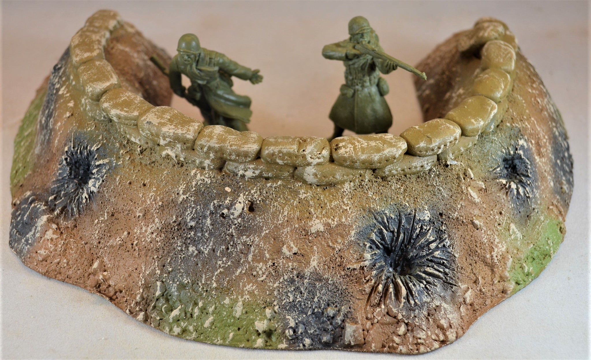 Atherton Scenics WWII Painted Curved Bunker 9602 – MicShaun's Closet