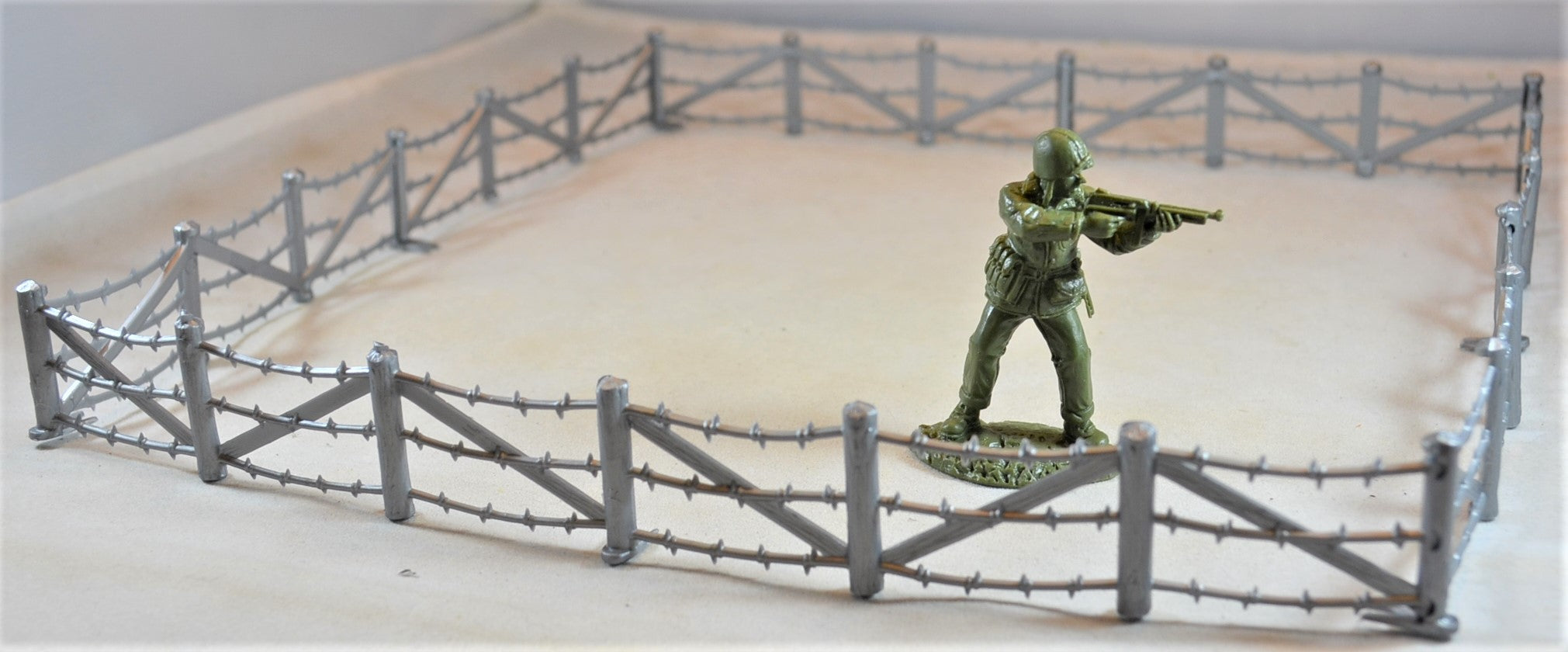 Marx WWII D-Day Barbed Wire Fence Set Silver – MicShaun's Closet